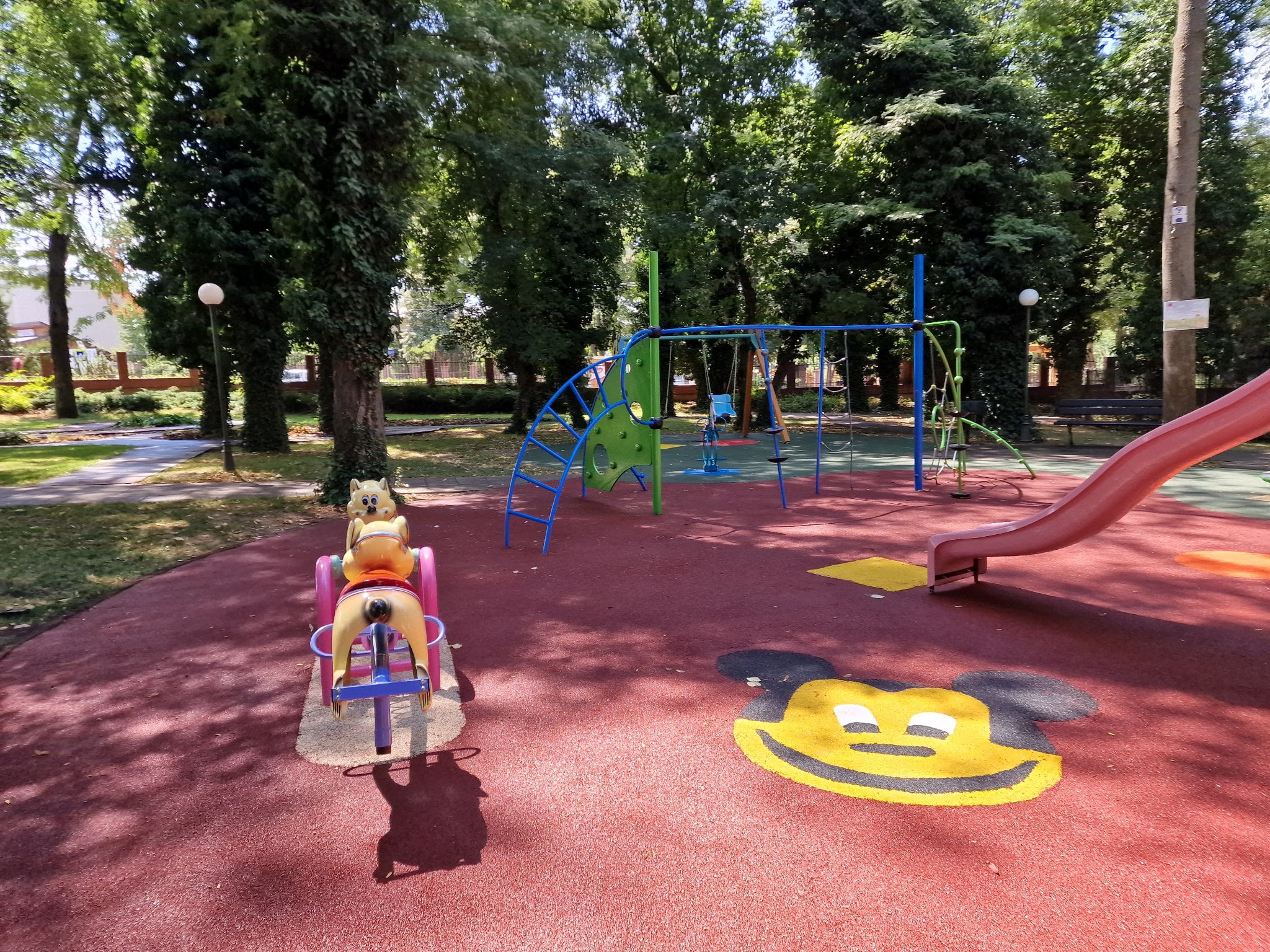 Un parc modern şi curat, la Brăneşti, redeschis pentru public ...