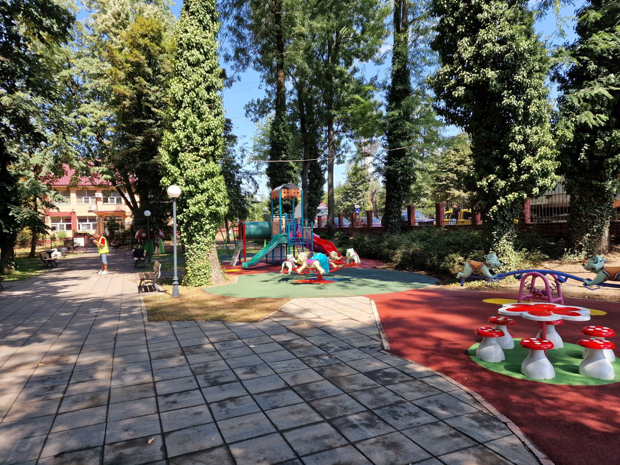 Un parc modern şi curat, la Brăneşti, redeschis pentru public ...